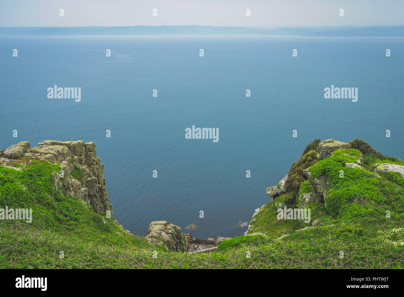Steep cliffs on the Cornish coast Stock Photo - Alamy