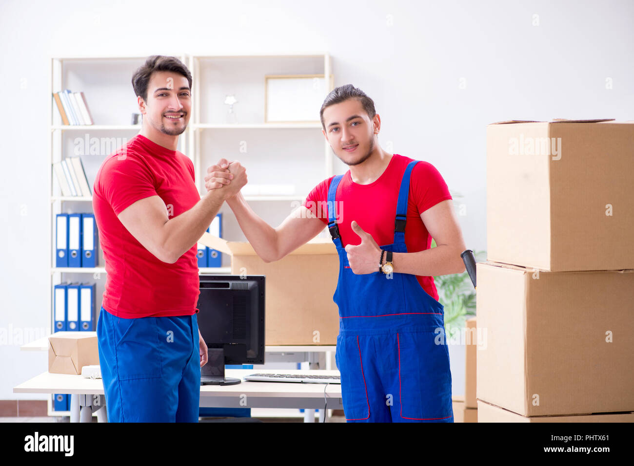 Warehouse employees carrying boxes hi-res stock photography and images ...