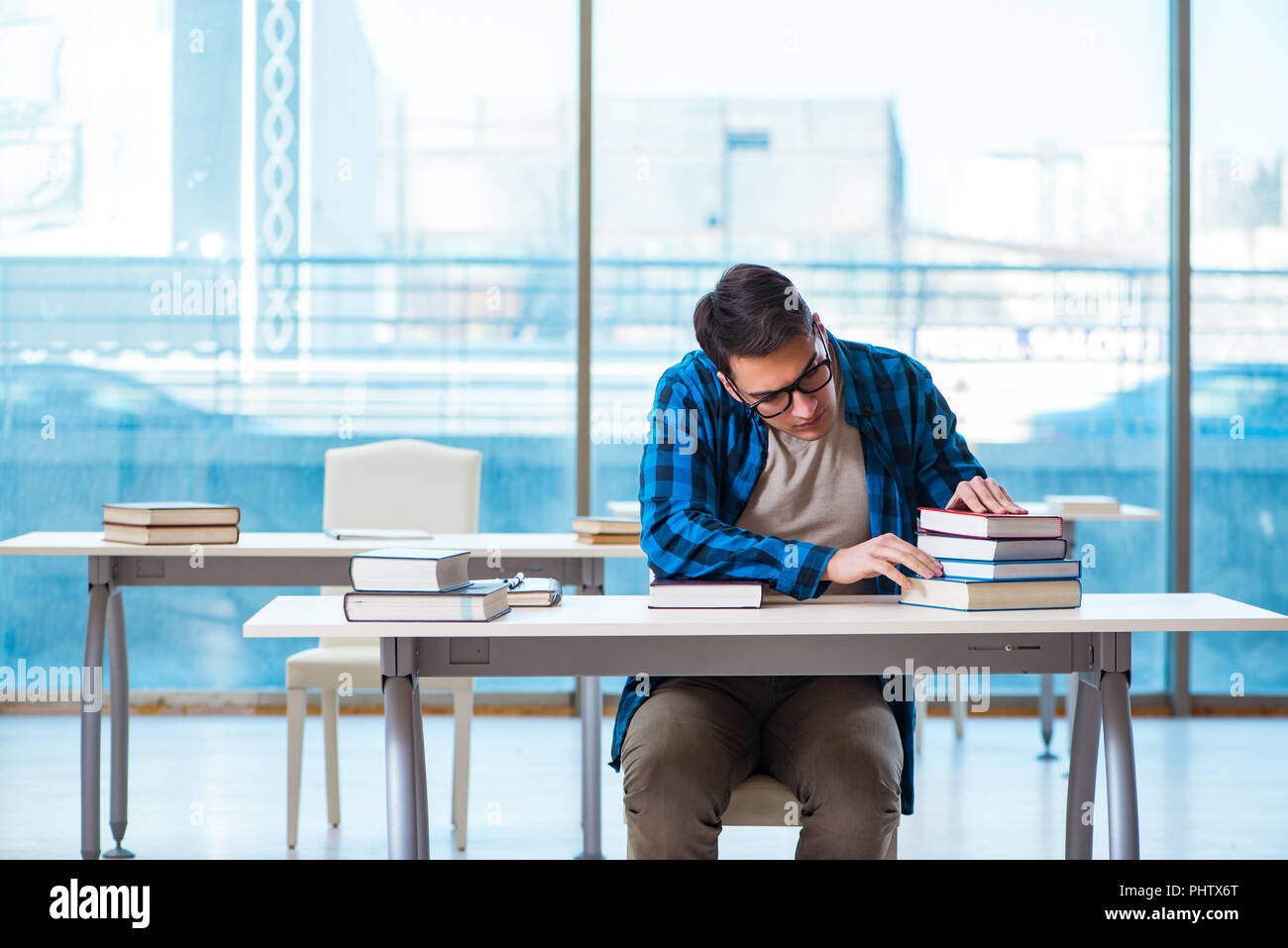 Student during lecture in university Stock Photo - Alamy