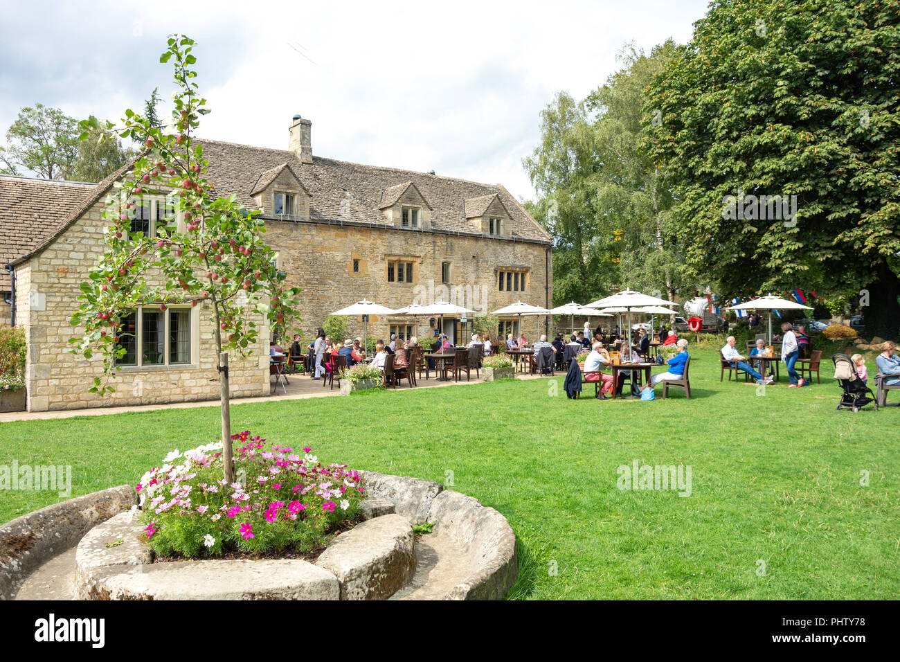 Slaughters country inn hi-res stock photography and images - Alamy