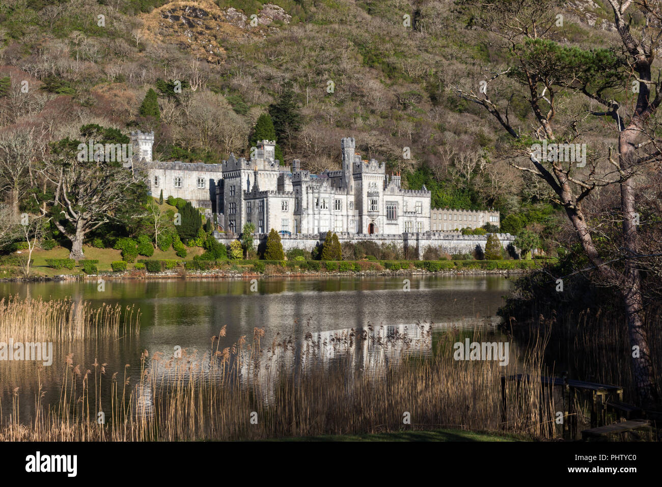 Kylemore abbey and kylemore lake hi-res stock photography and images ...