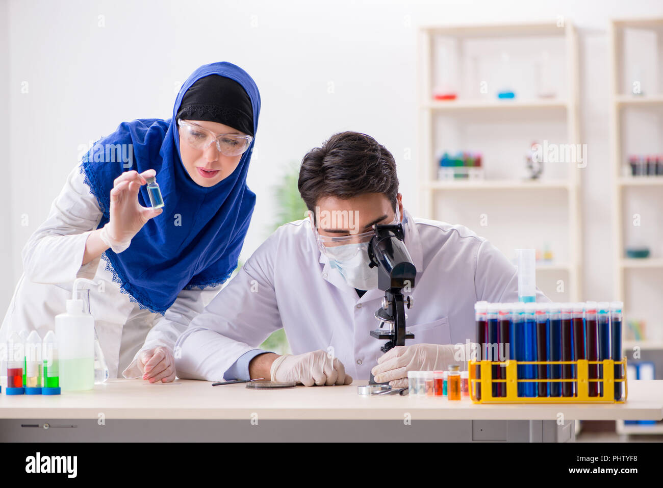 Diverse chemists hi-res stock photography and images - Alamy