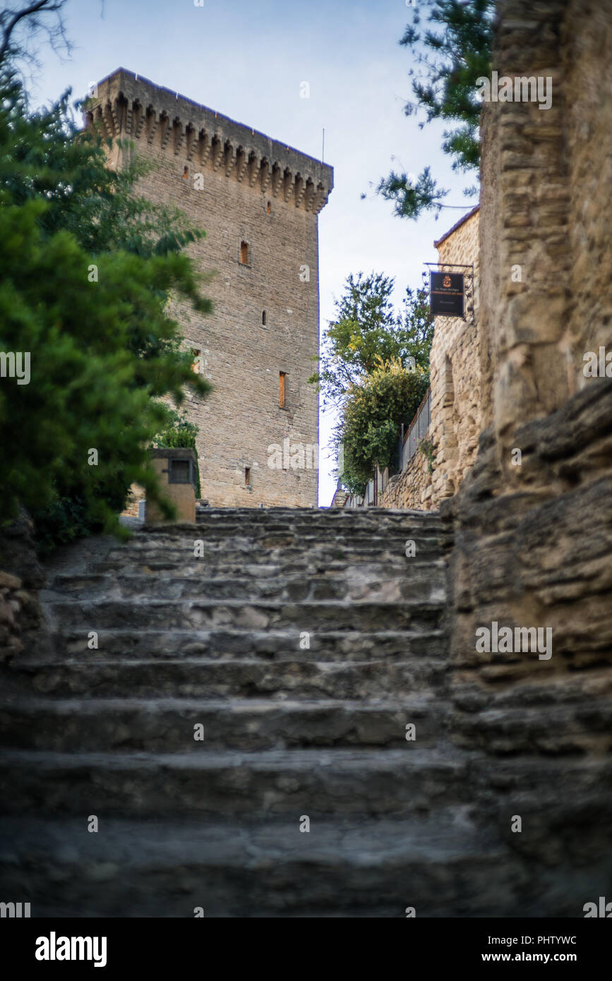 Medieval castel provence hi-res stock photography and images - Alamy