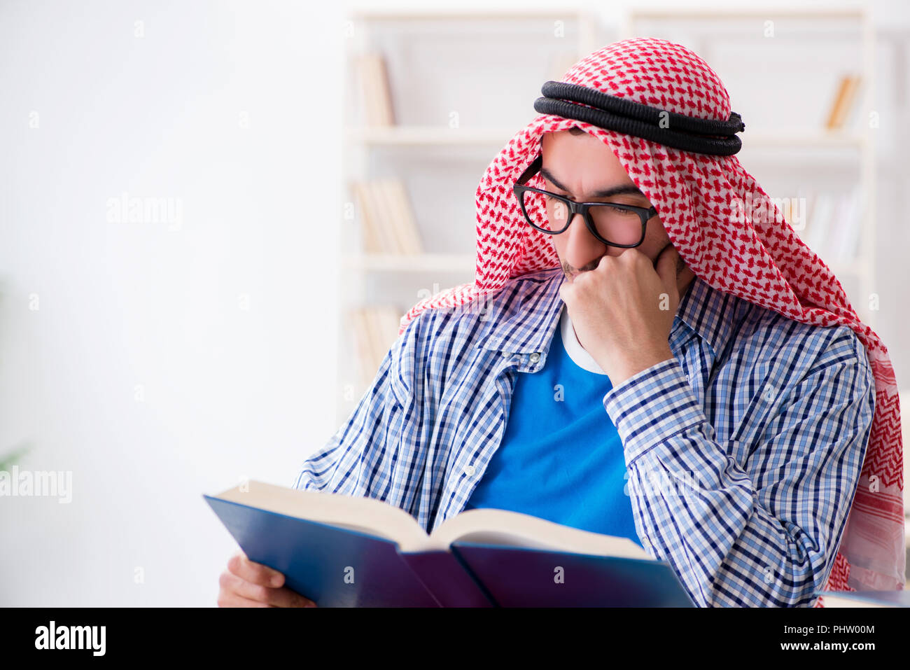 Arab student class hi-res stock photography and images - Alamy