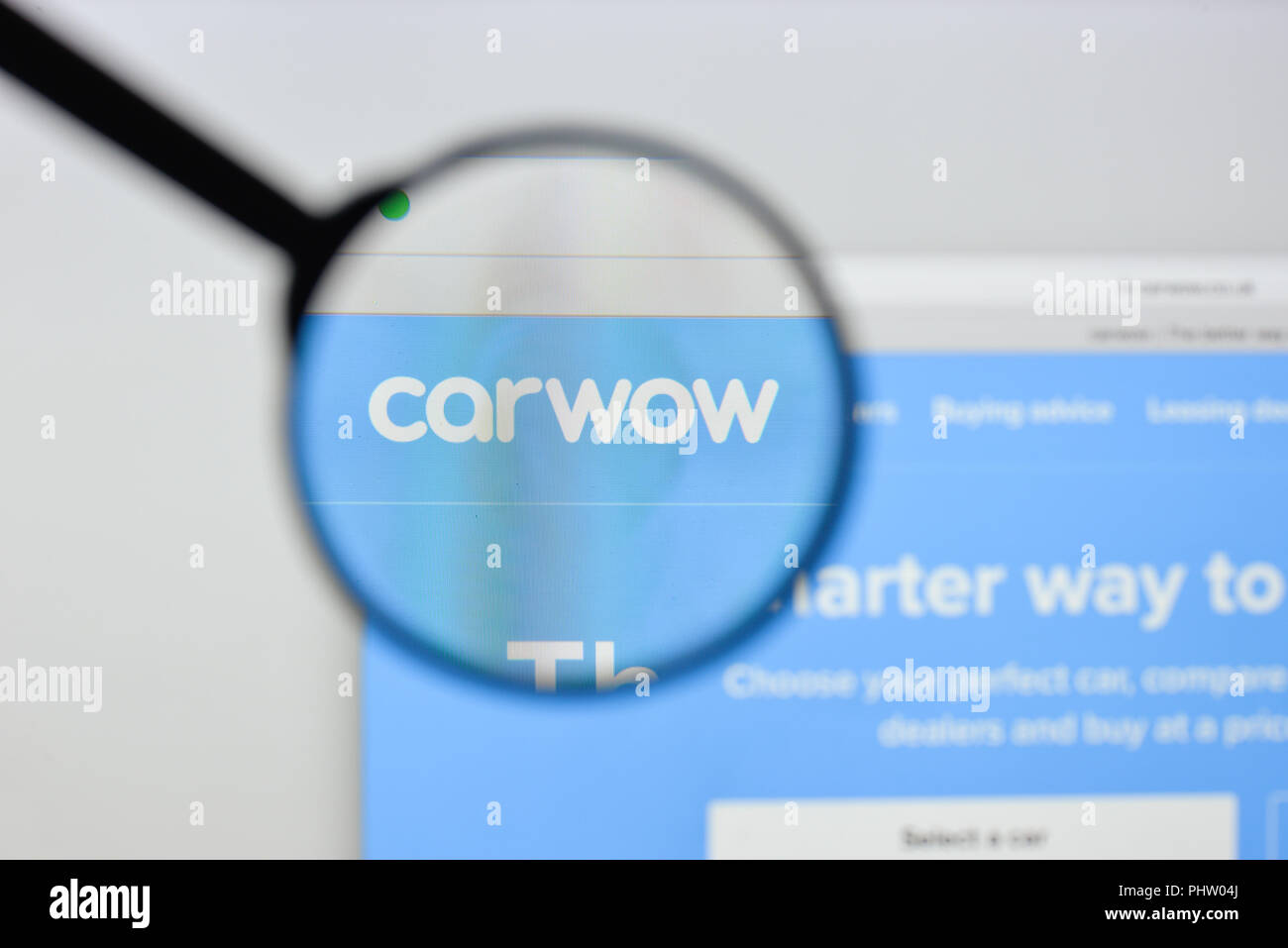 Carwow website hi-res stock photography and images - Alamy