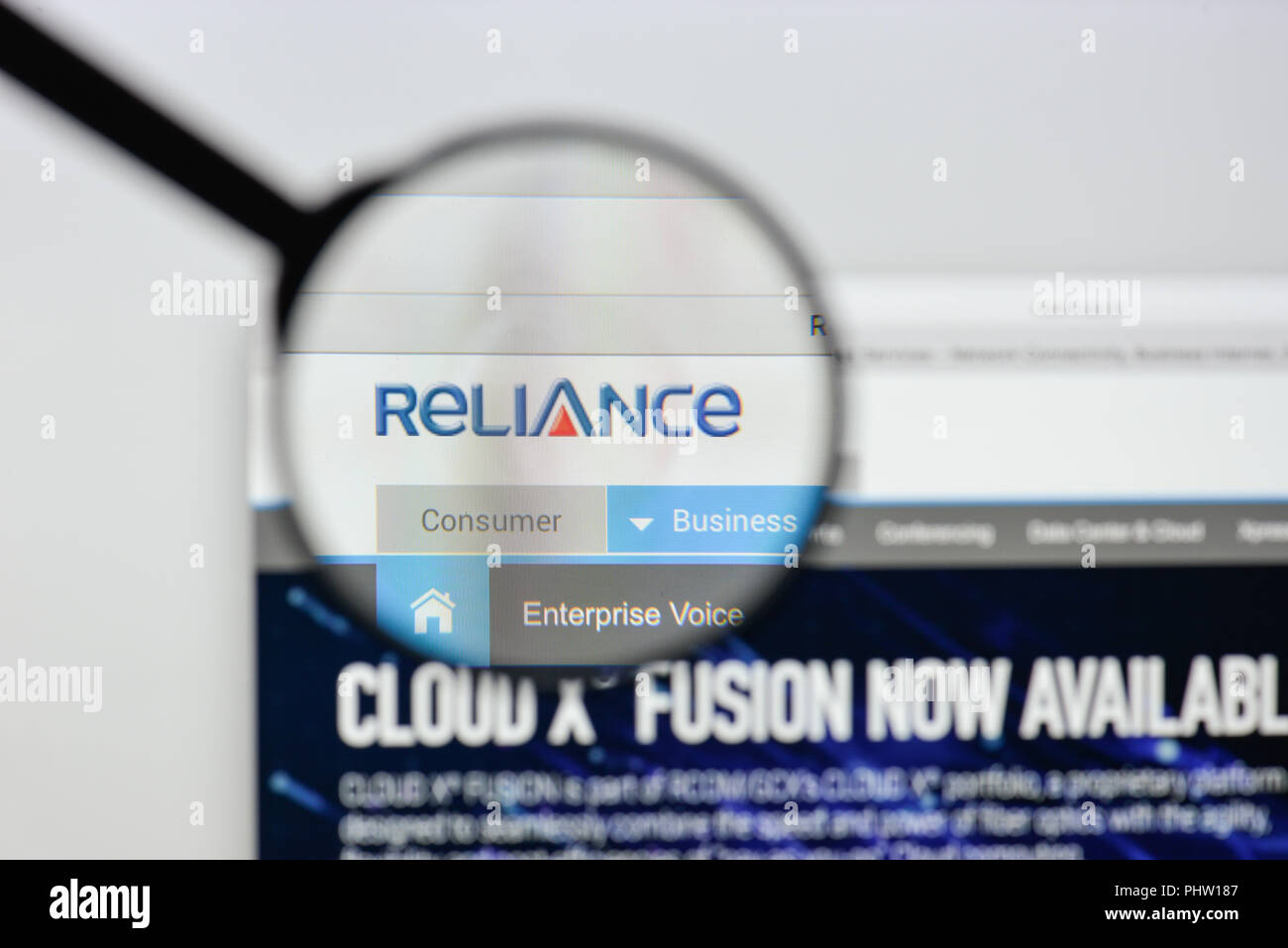 Reliance Mobile Store Logo