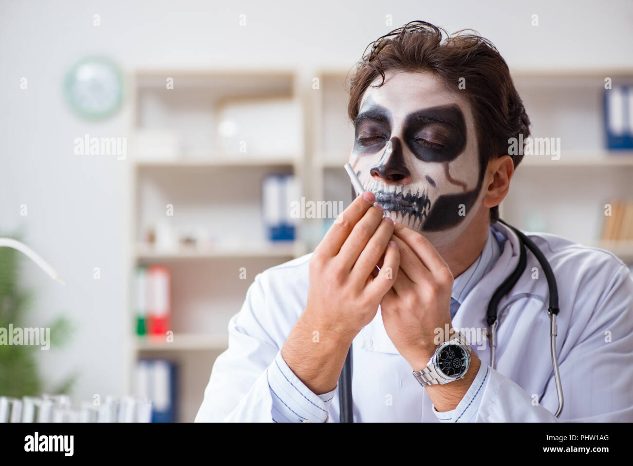 Smoking cigarettes mask hi-res stock photography and images - Alamy
