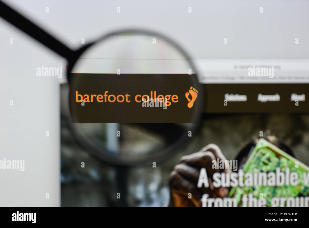 Barefoot college hi-res stock photography and images - Alamy