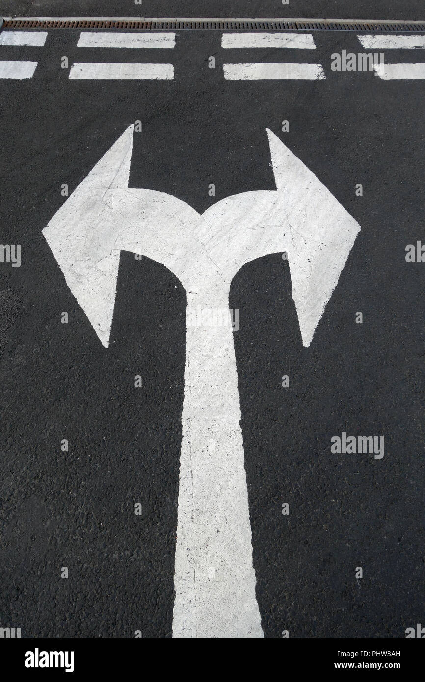 Two choices arrow splits in two, go both ways Stock Photo - Alamy