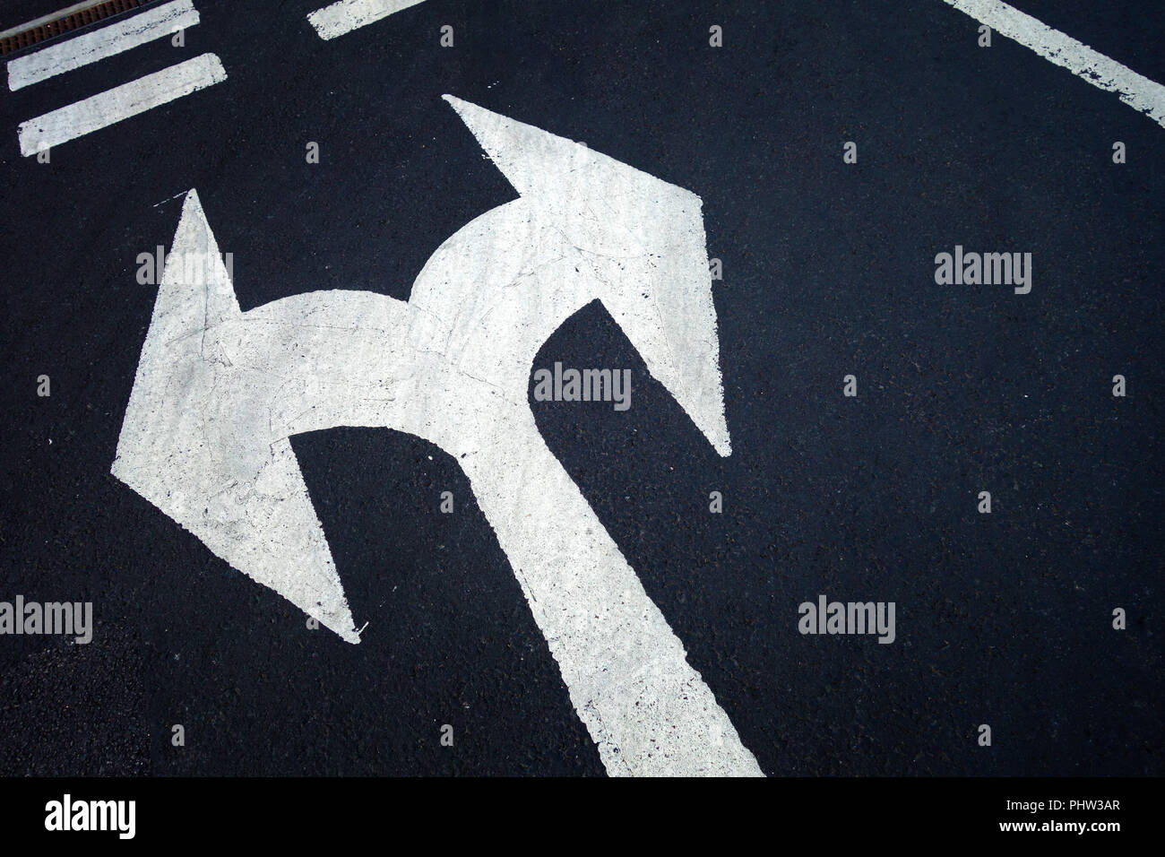 Two choices arrow splits in two, go both ways Stock Photo - Alamy