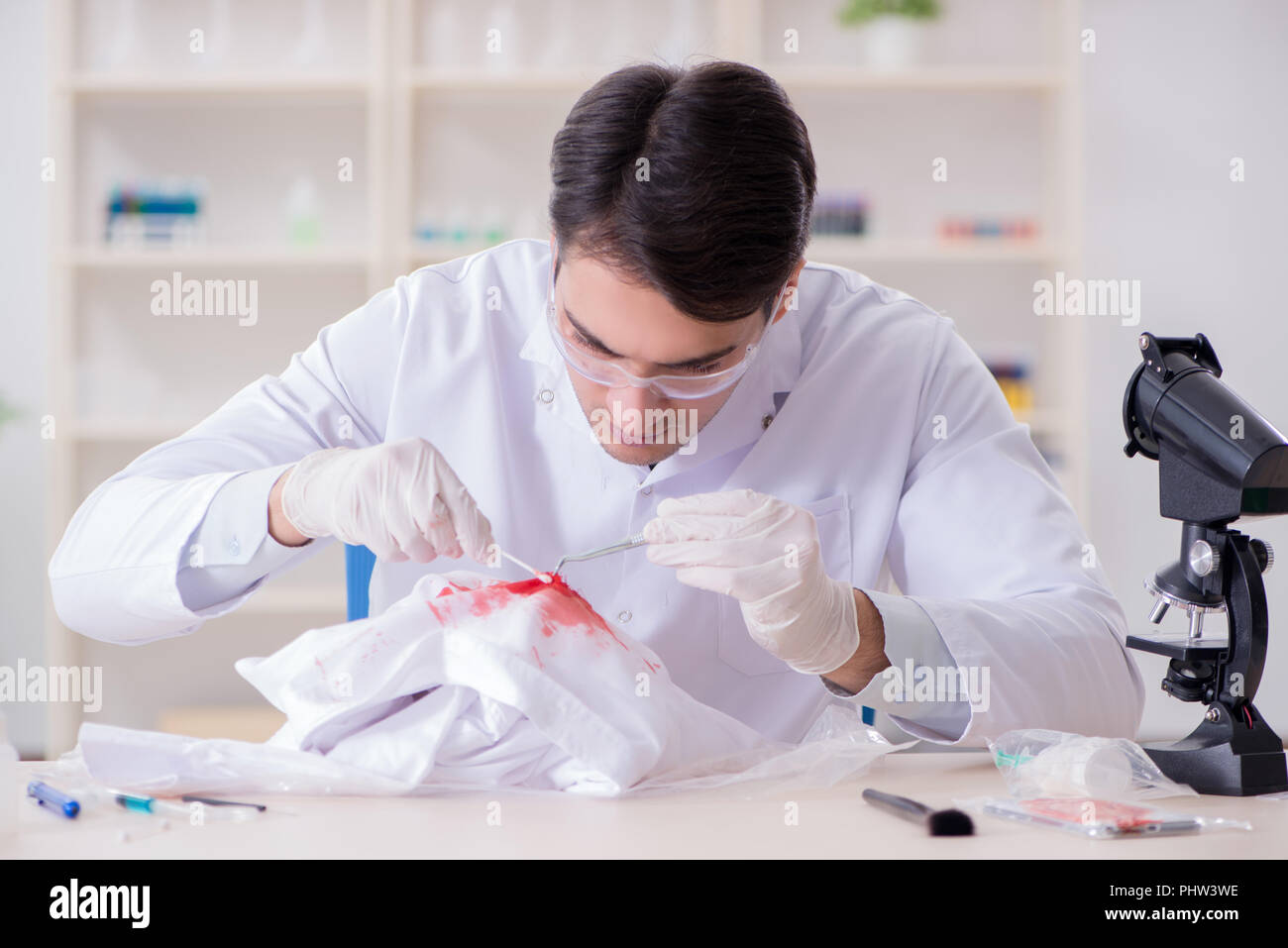 Expert criminologist working in the lab for evidence Stock Photo - Alamy
