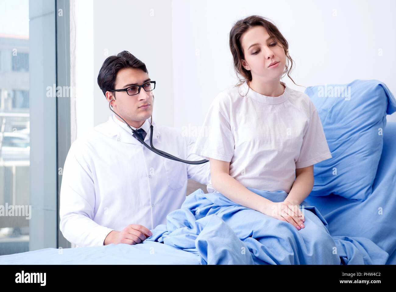 Doctor visiting patient in hospital room Stock Photo - Alamy