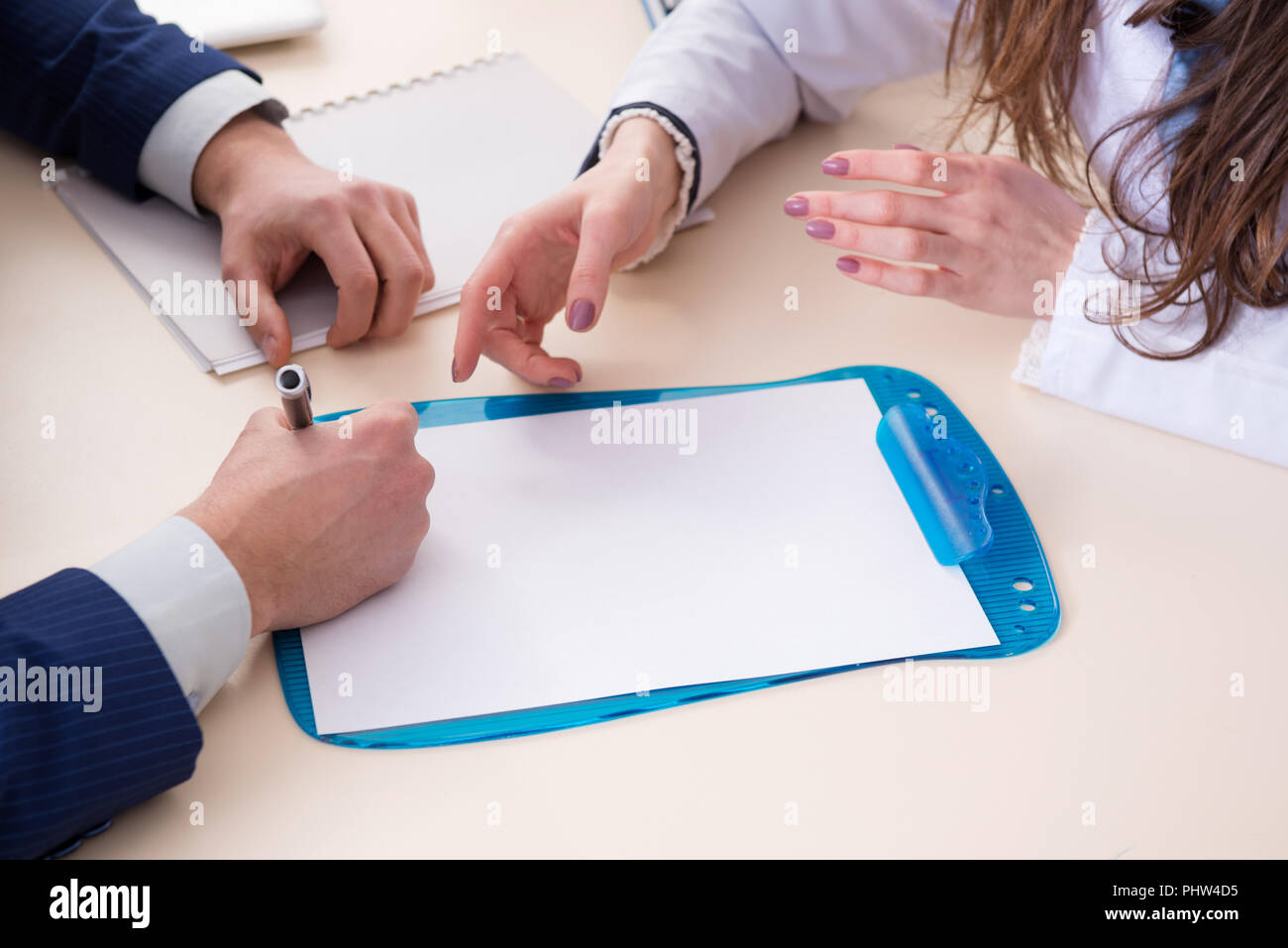 Signing therapy hi-res stock photography and images - Alamy