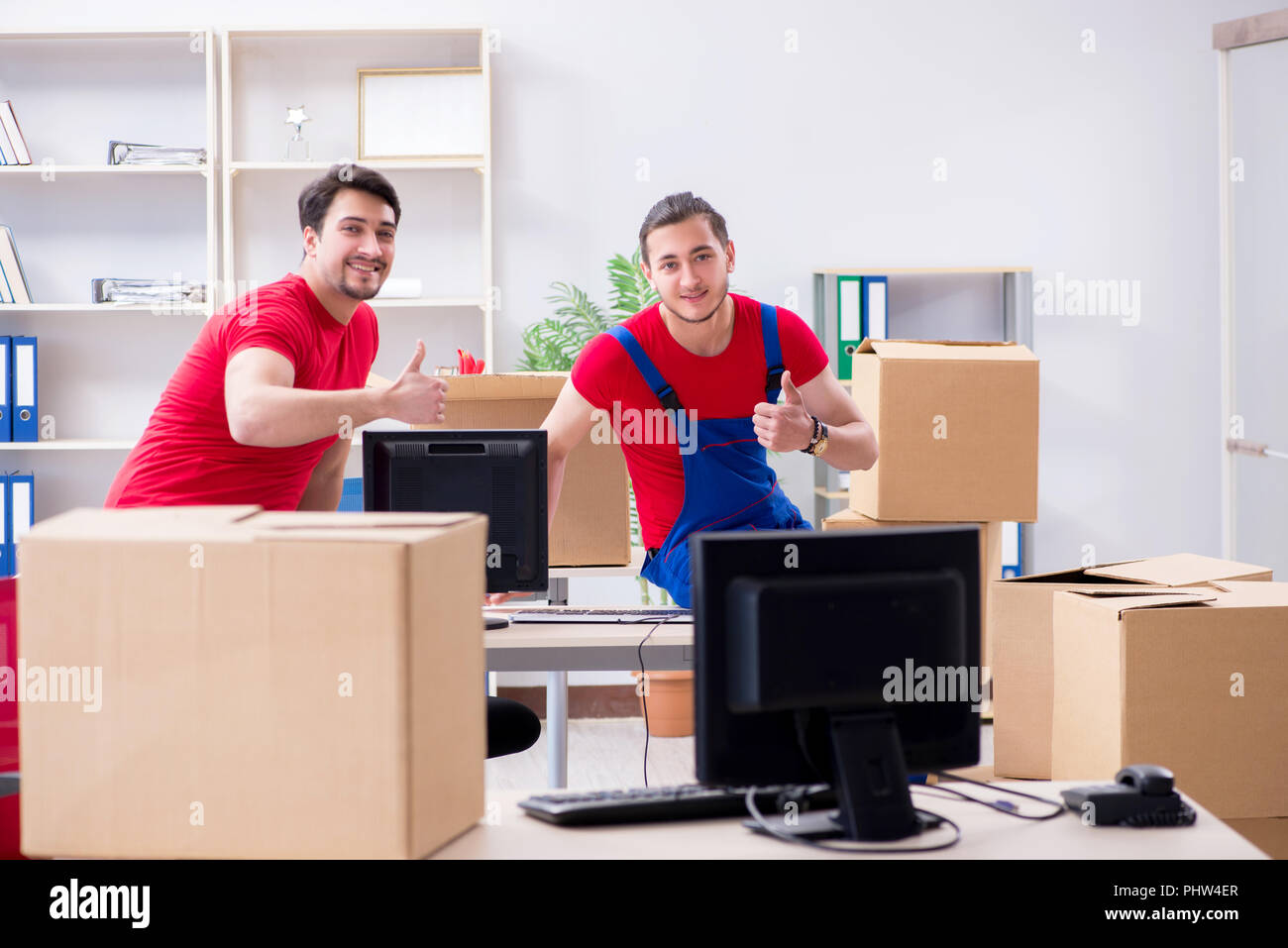 Man office desk up moving hi-res stock photography and images - Alamy