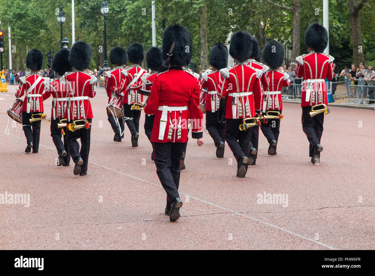 Grenadier guards band marching hi-res stock photography and images - Alamy