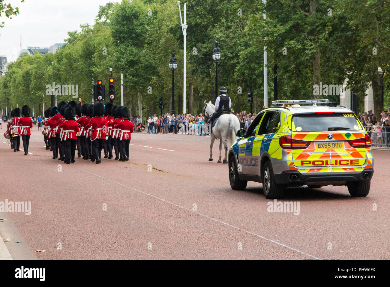 Grenadier Guards marching down the Mall in summer Stock Photo - Alamy