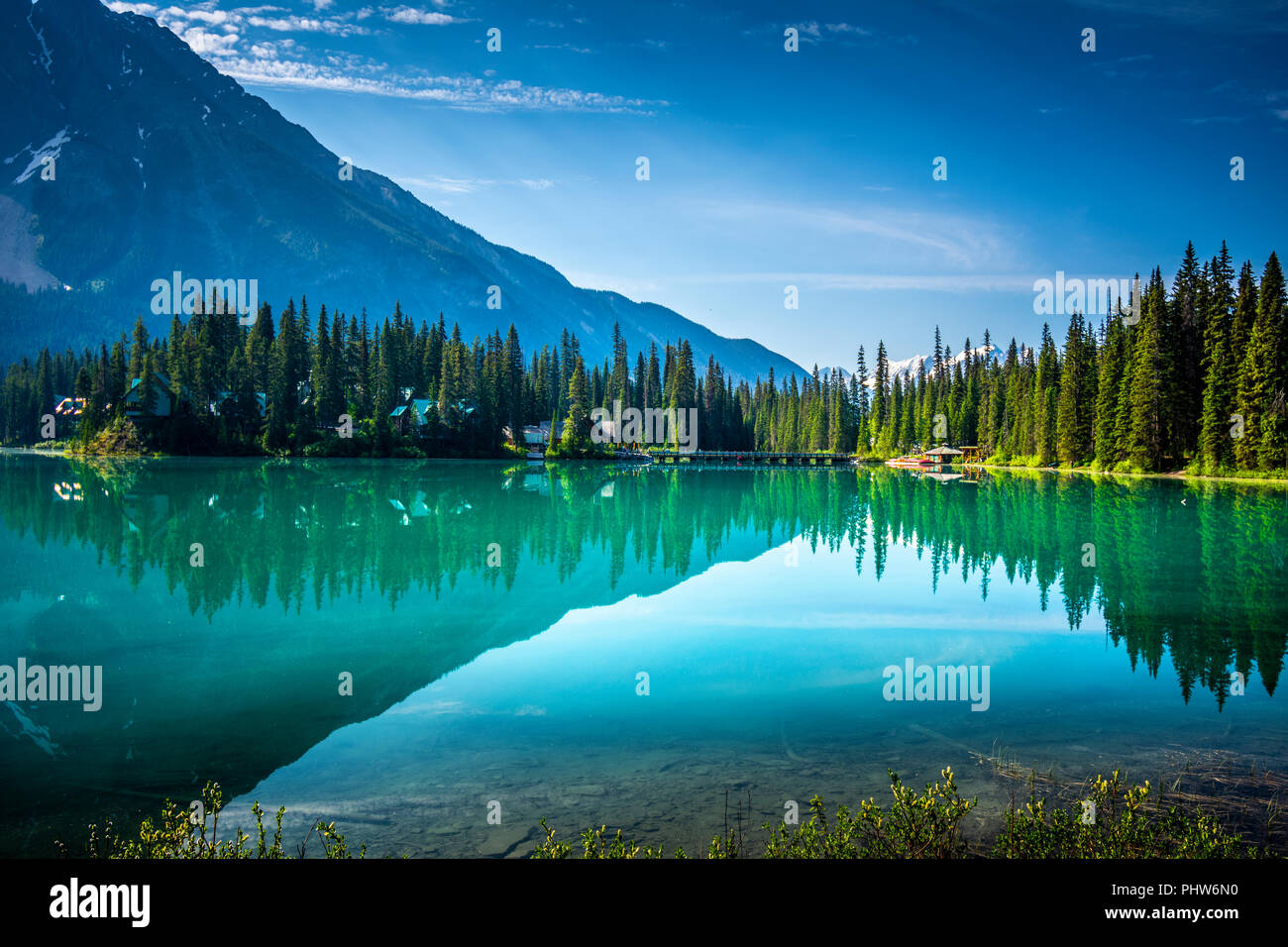 Emerald lake reflections hi-res stock photography and images - Alamy