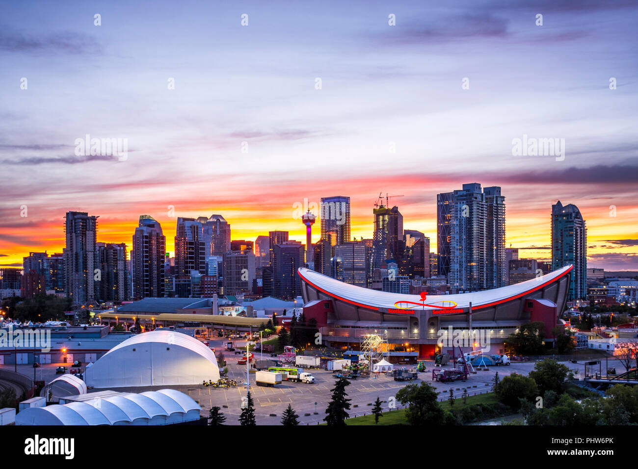 Downtown calgary at sunset hi-res stock photography and images - Alamy