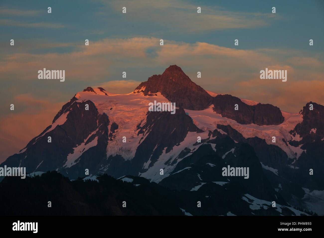 Beautiful peak mount shuksan hi-res stock photography and images - Alamy