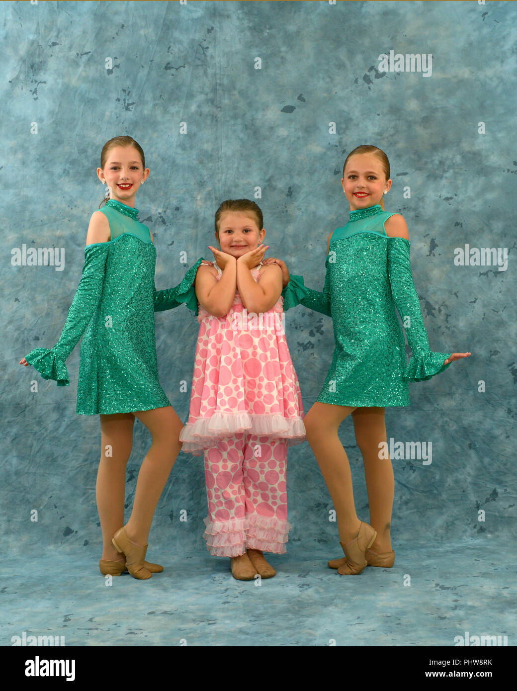 Dancers pose hi-res stock photography and images - Alamy