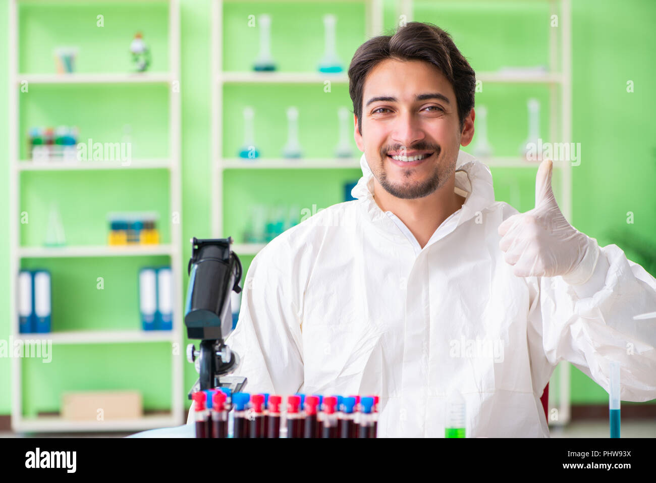 Chemist working in the lab on new experiment Stock Photo - Alamy