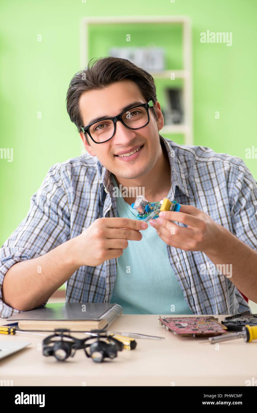 Computer engineer repairing broken desktop Stock Photo - Alamy