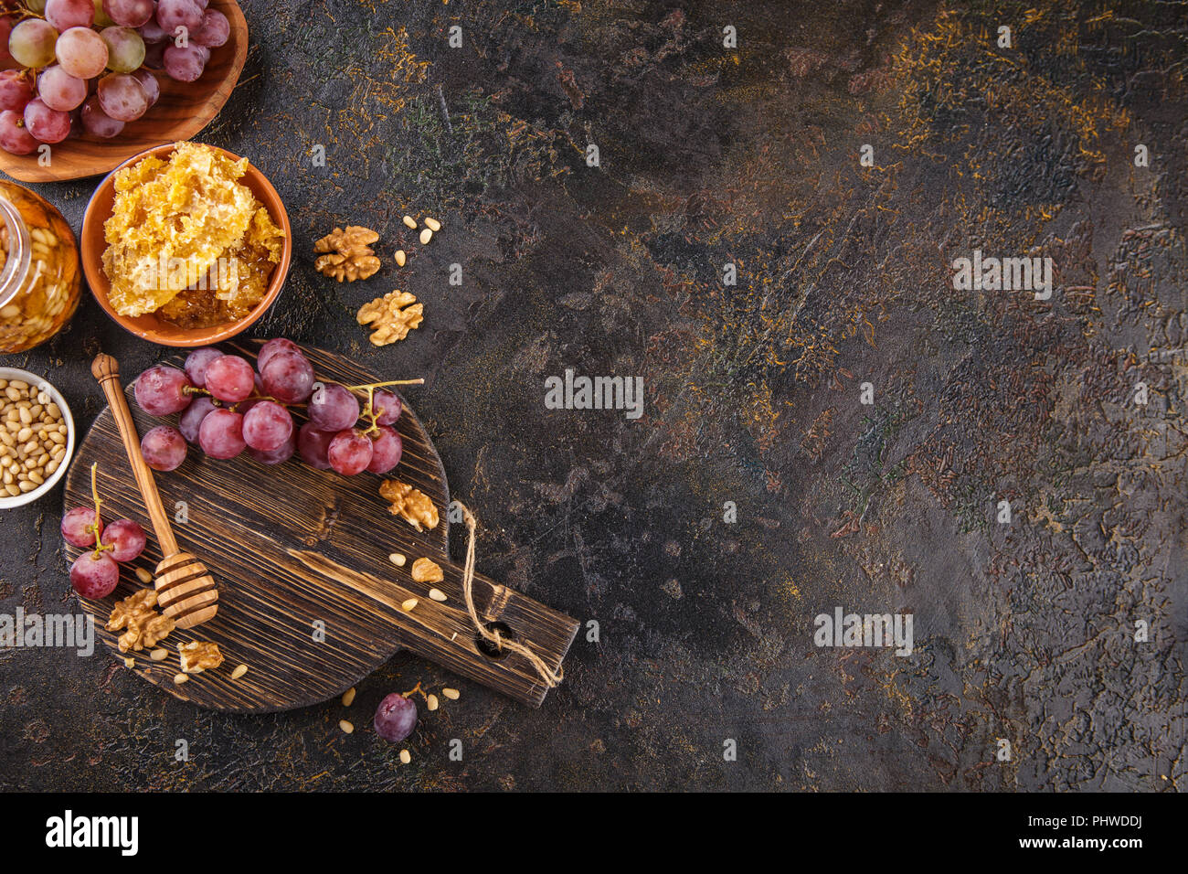 Honey, grapes and nuts Stock Photo - Alamy