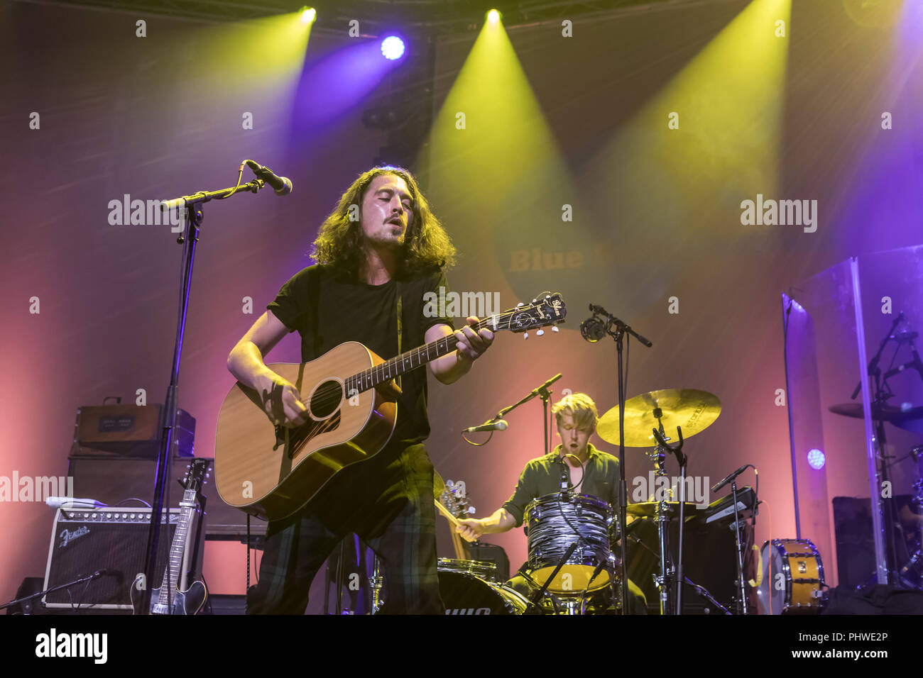 Singer und son hi-res stock photography and images - Alamy