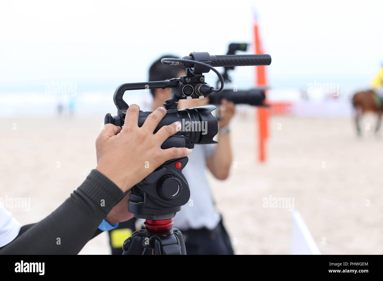 Videographer consumer hi-res stock photography and images - Alamy