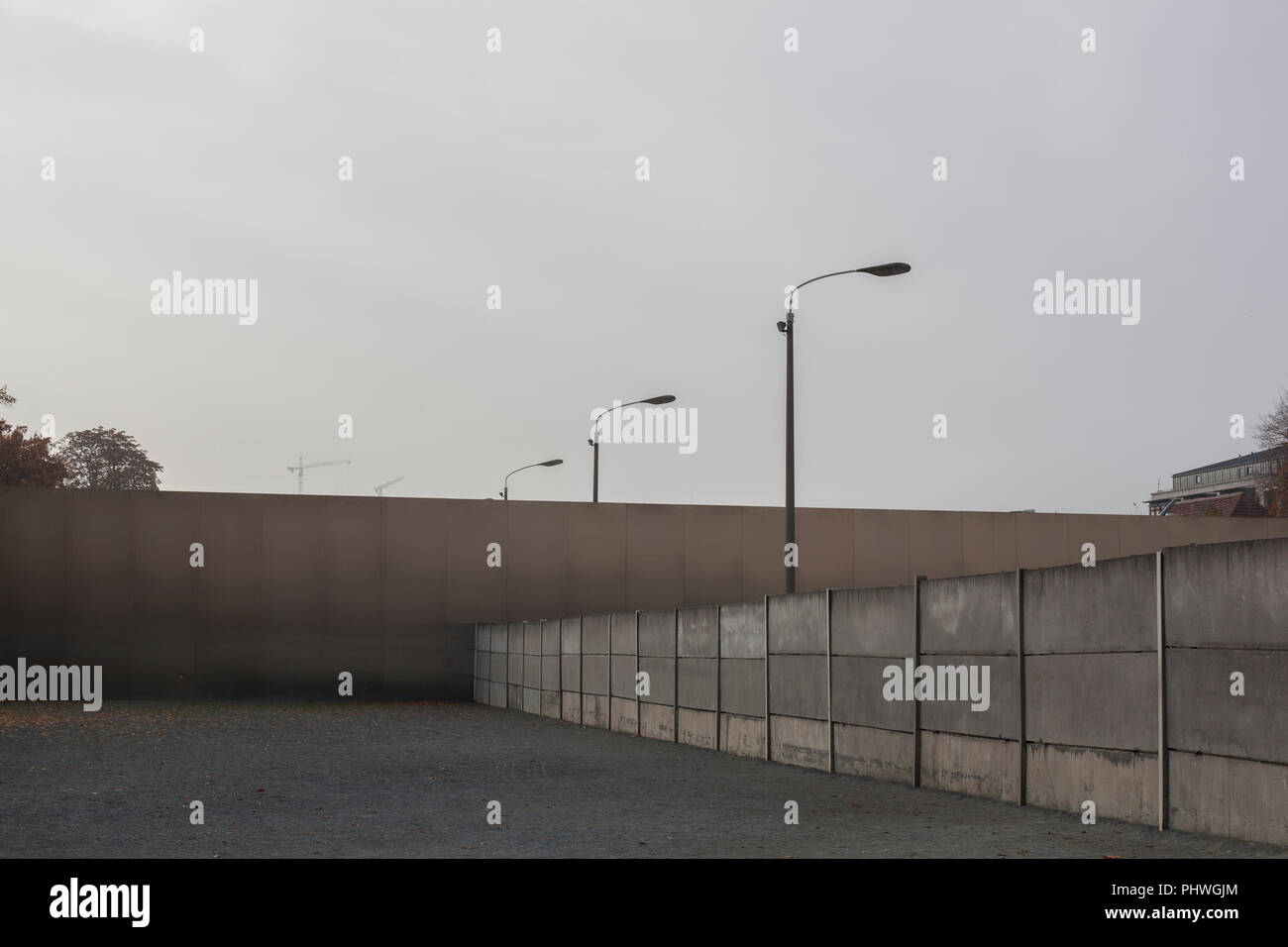 Berlin Wall Memorial, Reconstruction of the Berlin Wall Stock Photo - Alamy