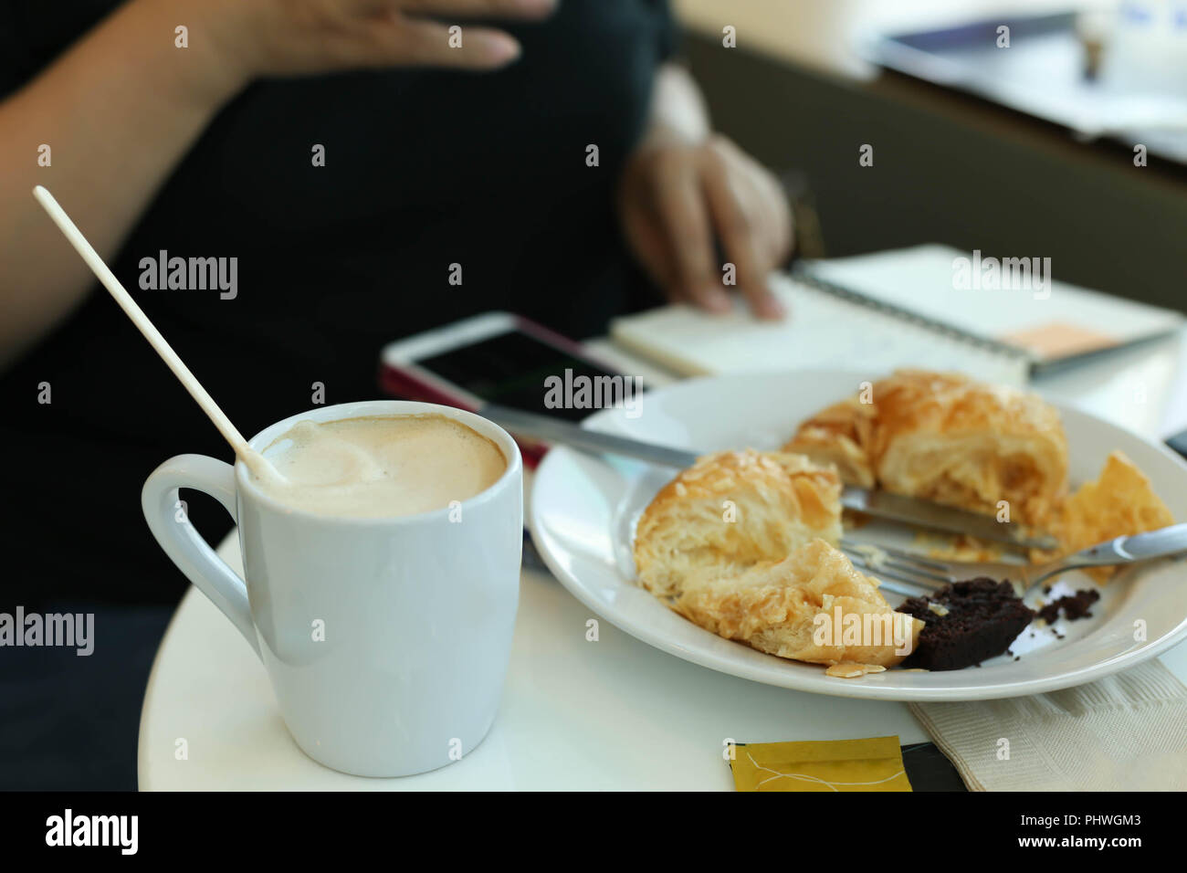 Business people working at lunch time Stock Photo - Alamy