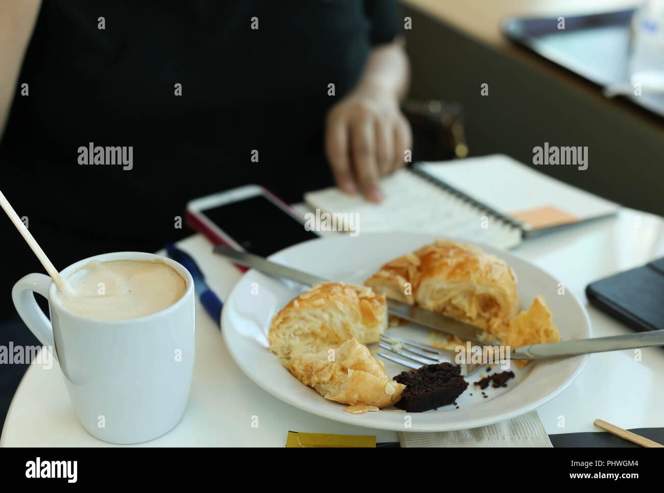 Working at lunch hi-res stock photography and images - Alamy