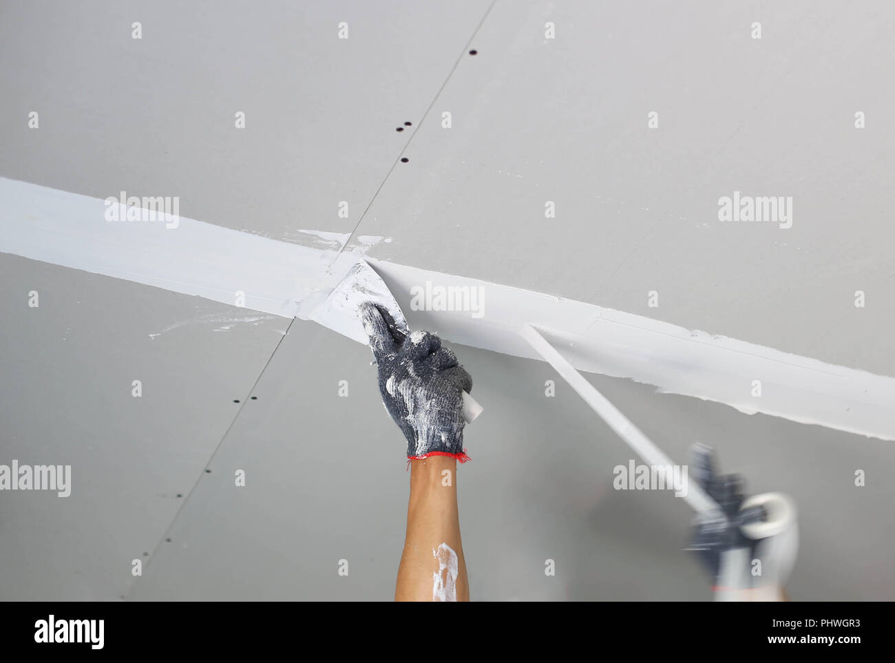 Plasterer spreading plaster ceiling hi-res stock photography and images ...