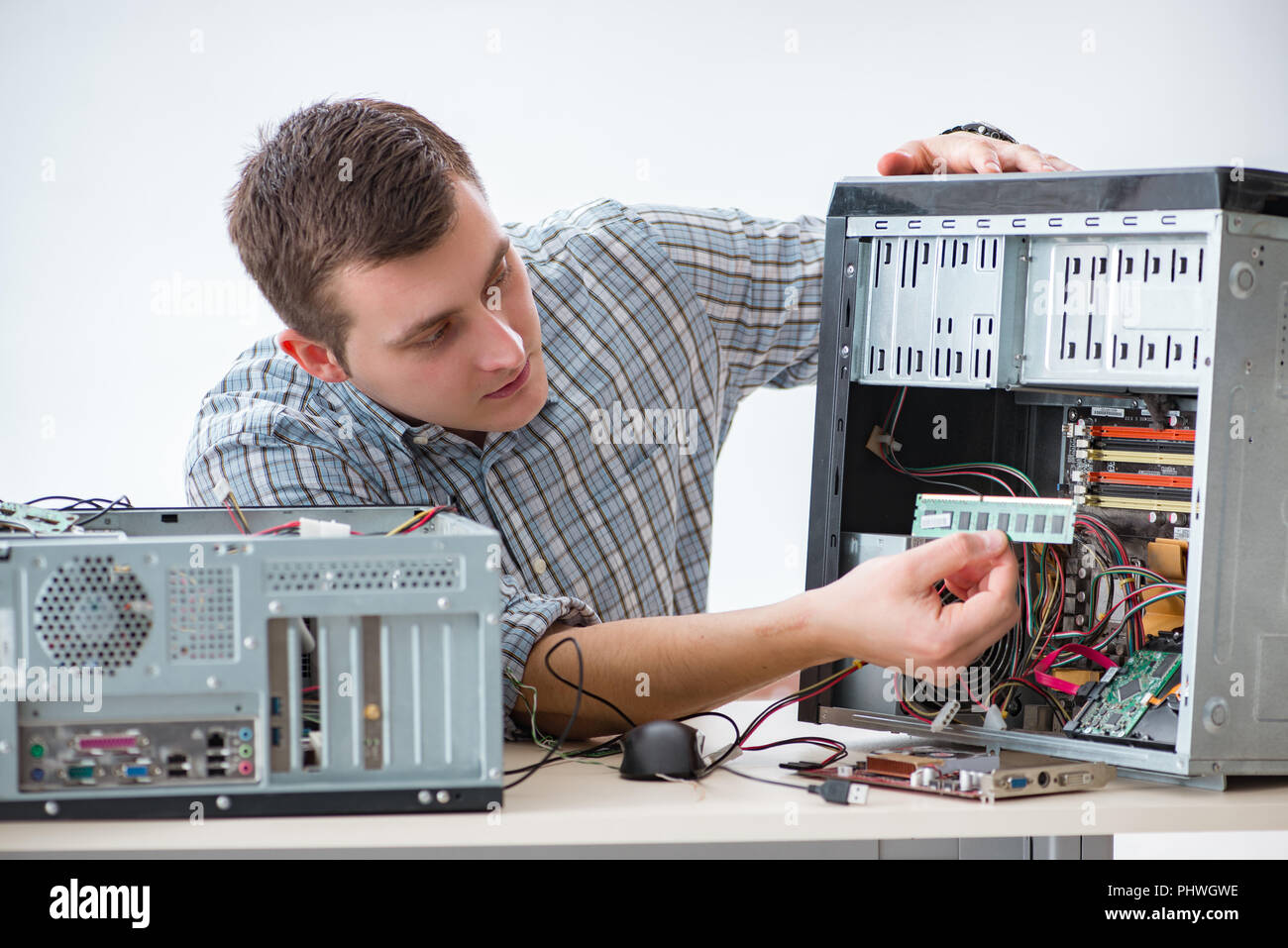 Repairin hi-res stock photography and images - Alamy