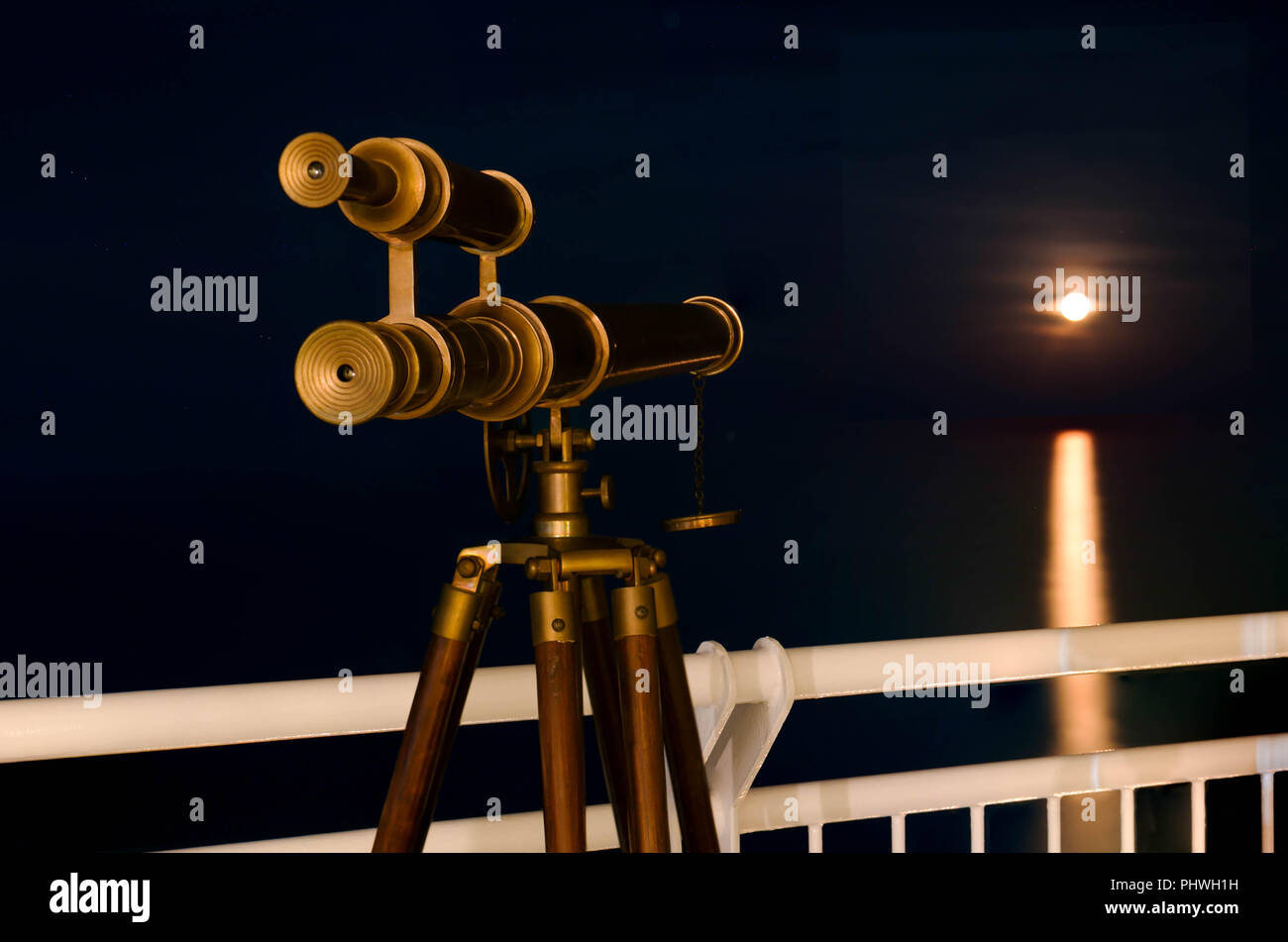 Ancient telescope moon hi-res stock photography and images - Alamy