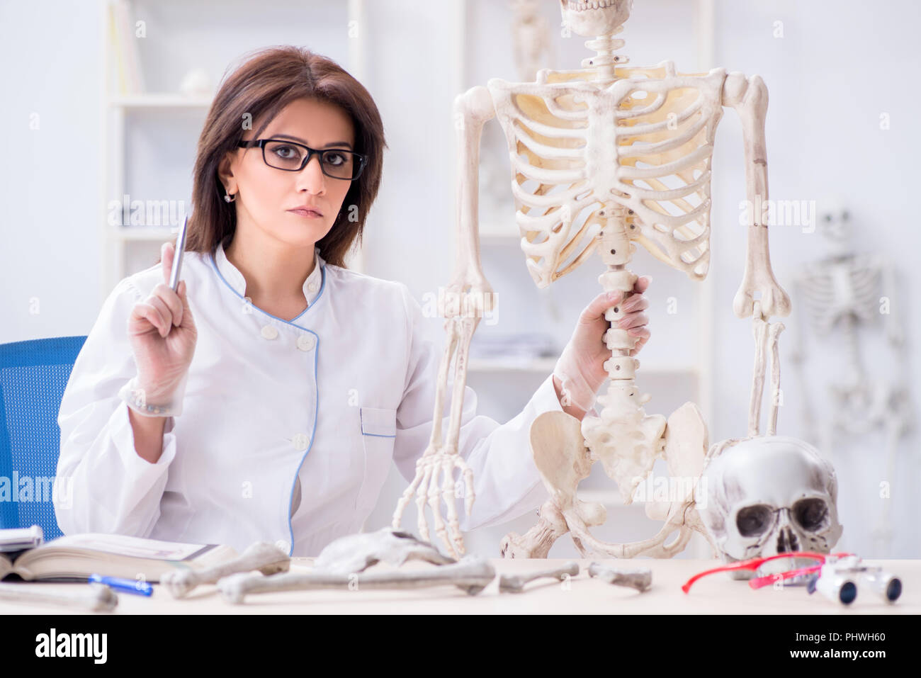 Doctor working in the lab on skeleton Stock Photo - Alamy