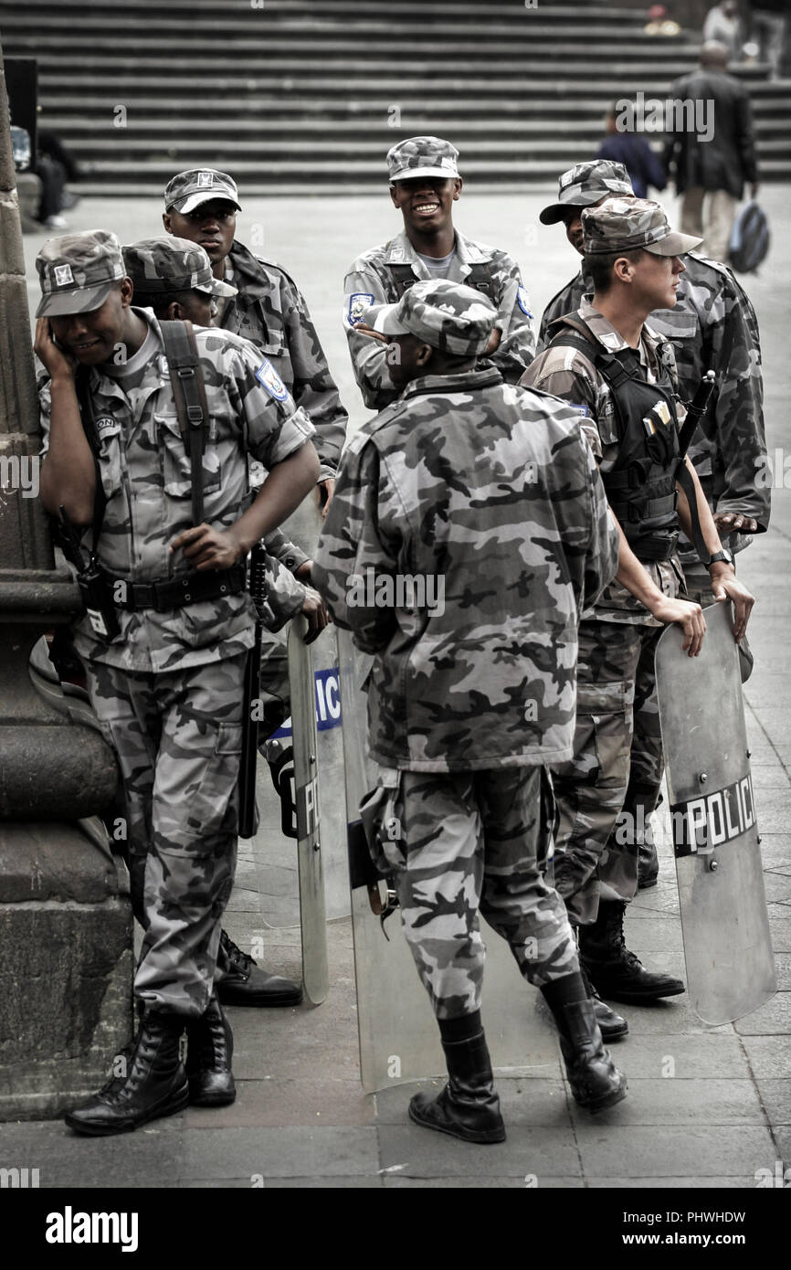 Riot police in quito hi-res stock photography and images - Alamy