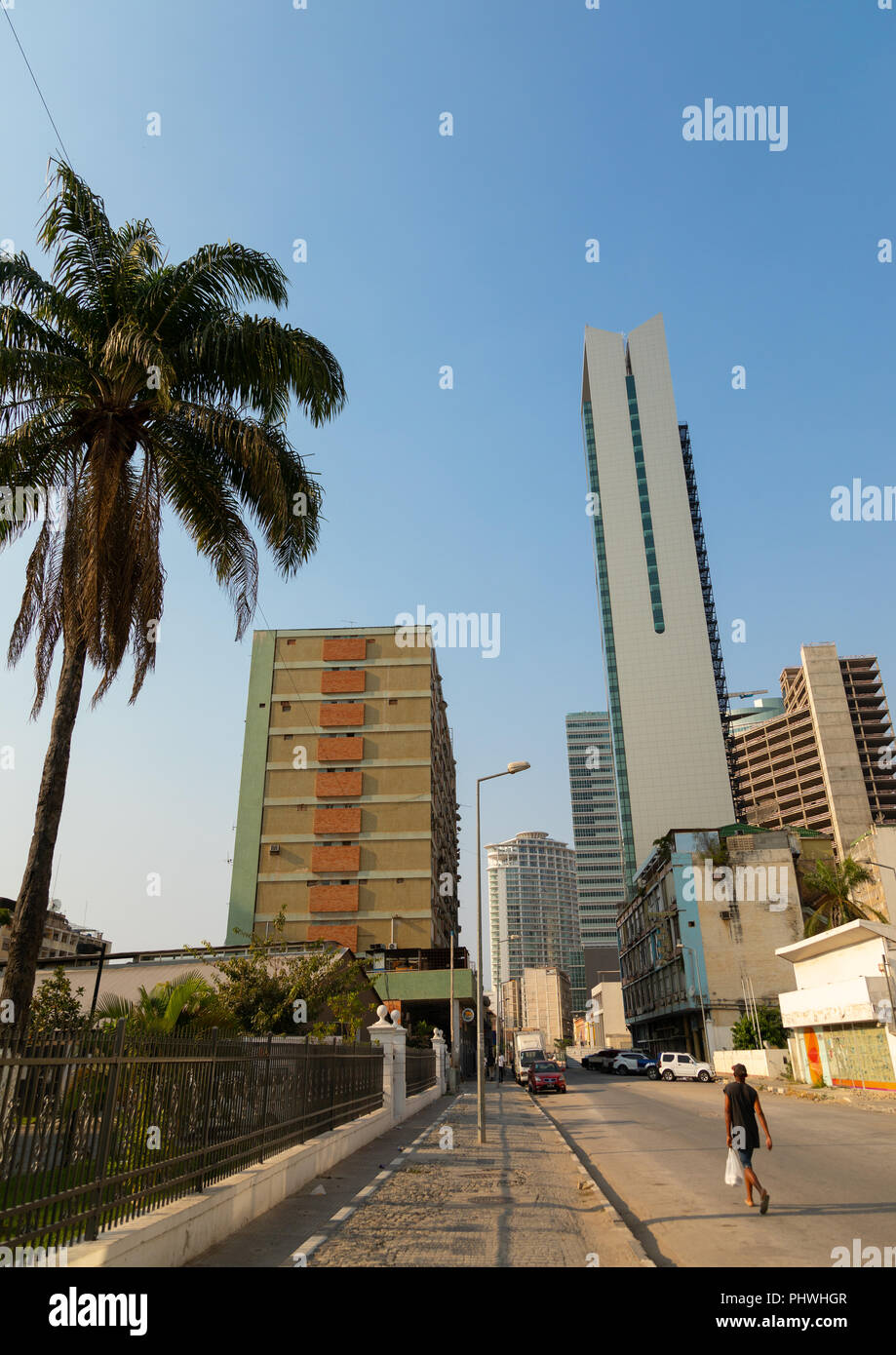 New skyscraper on the Marginal promenade called avenida 4 de fevereiro ...