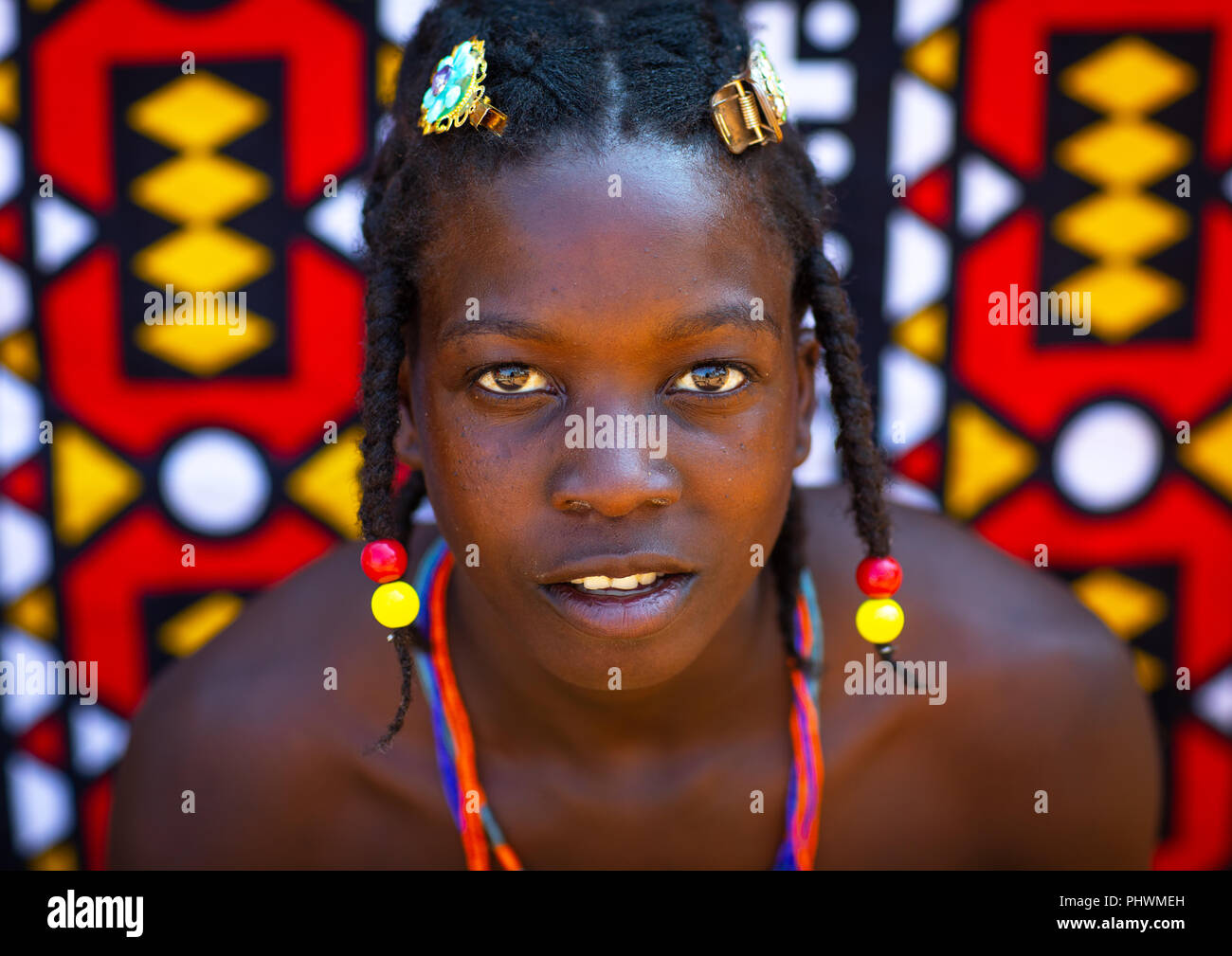 Developing black cloth hi-res stock photography and images - Alamy