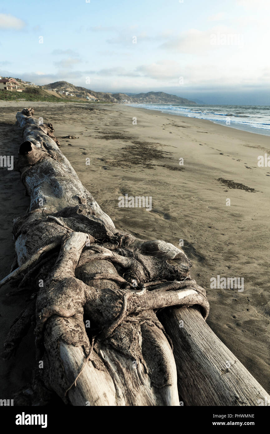 Manabi ecuador beach hi-res stock photography and images - Alamy