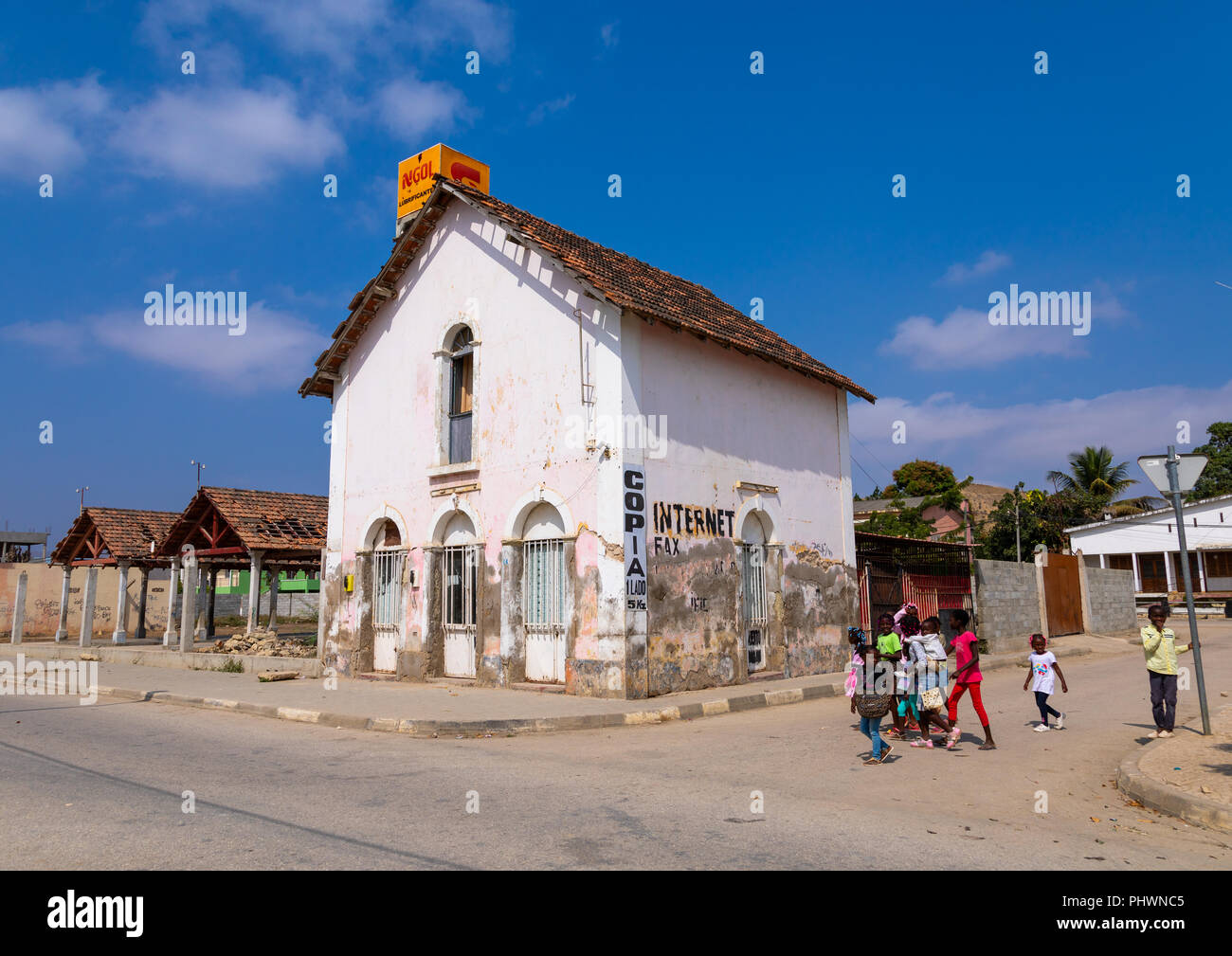 Angola africa old colonial portuguese house hi-res stock photography ...