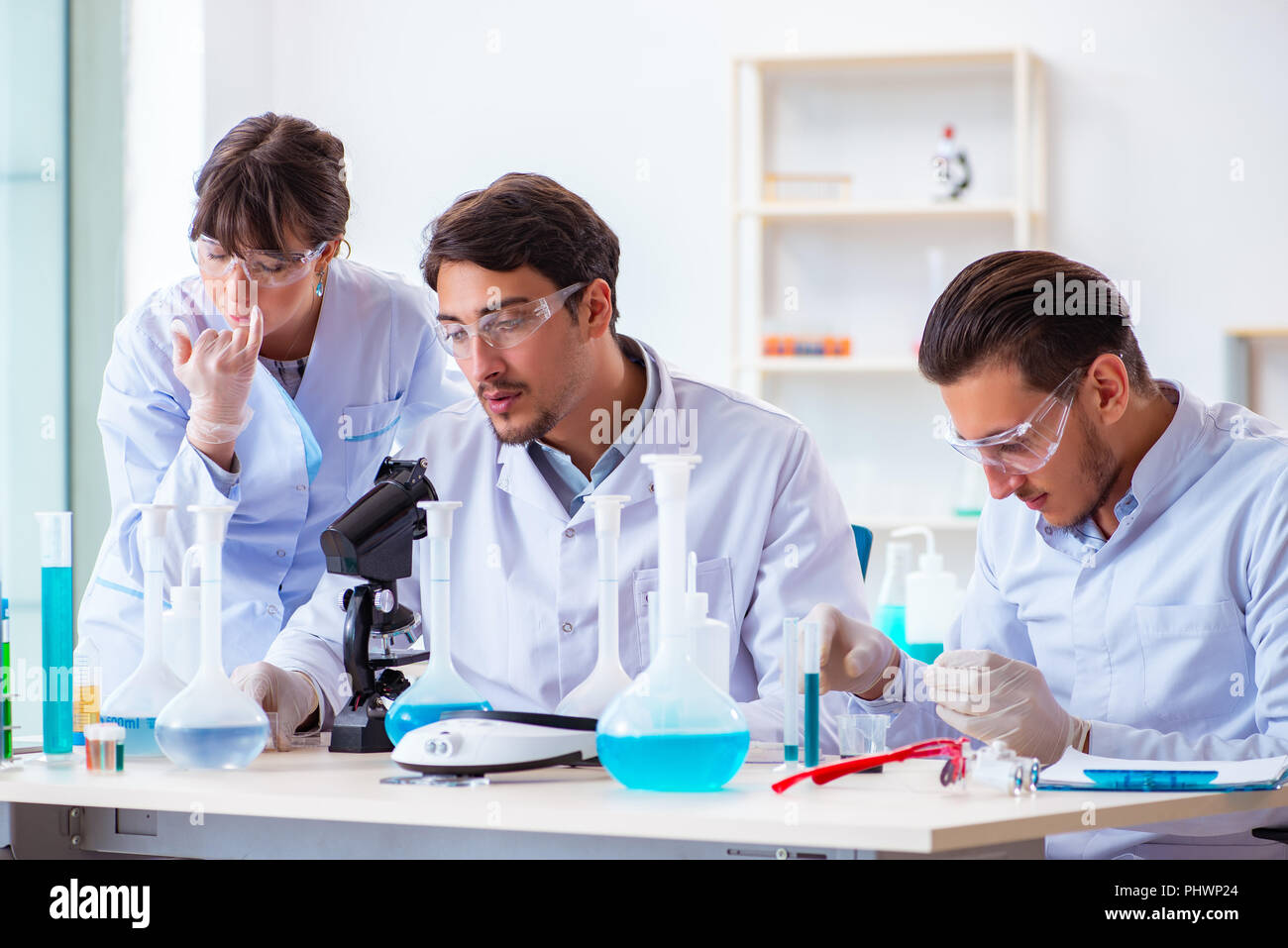 Team of chemists working in the lab Stock Photo - Alamy