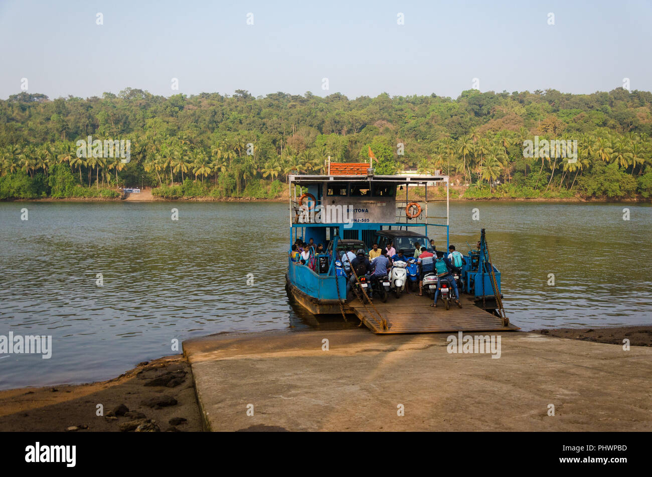 The Volvoi - Surla Ferry waiting at Volvoi Ferry Terminal, Savoi-Verem ...