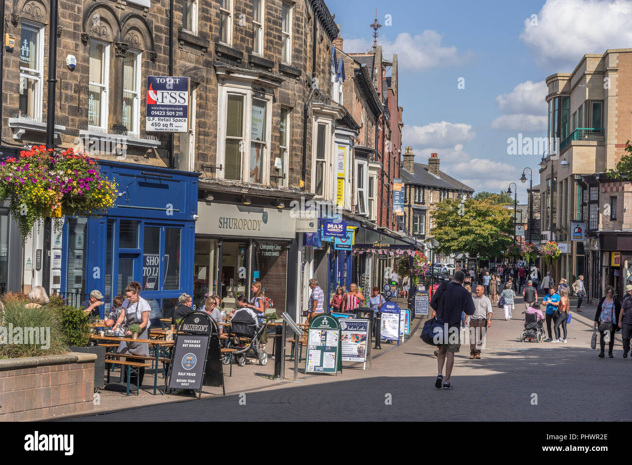 Harrogate town centre hi-res stock photography and images - Alamy
