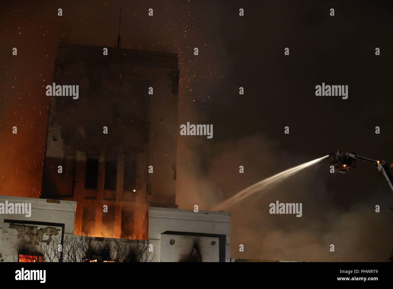 Huge building fire hi-res stock photography and images - Alamy