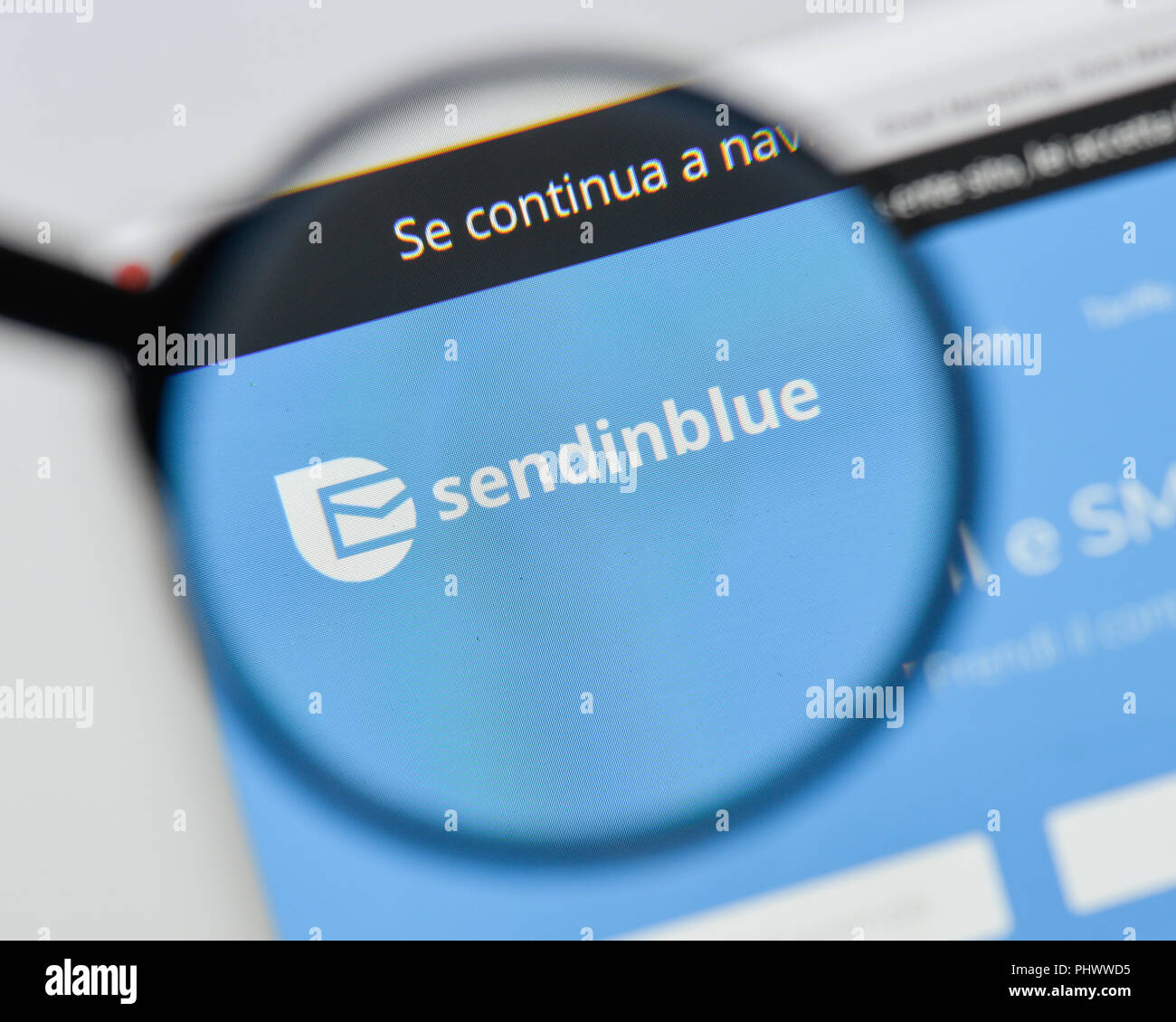 Sendinblue icon hi-res stock photography and images - Alamy