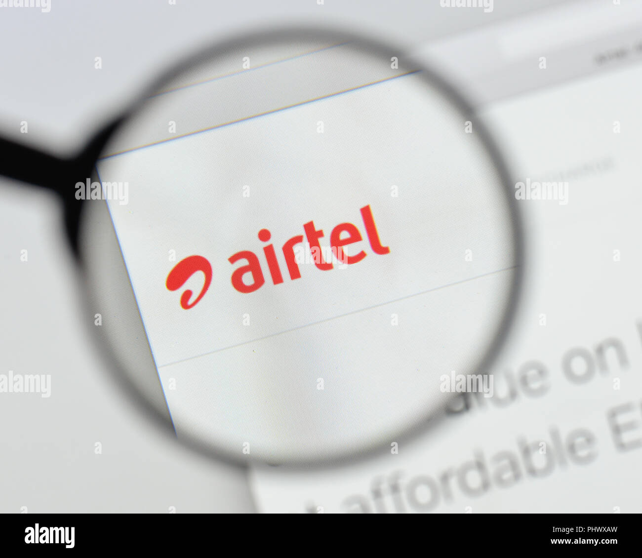 Airtel mobile phone internet net hi-res stock photography and images ...