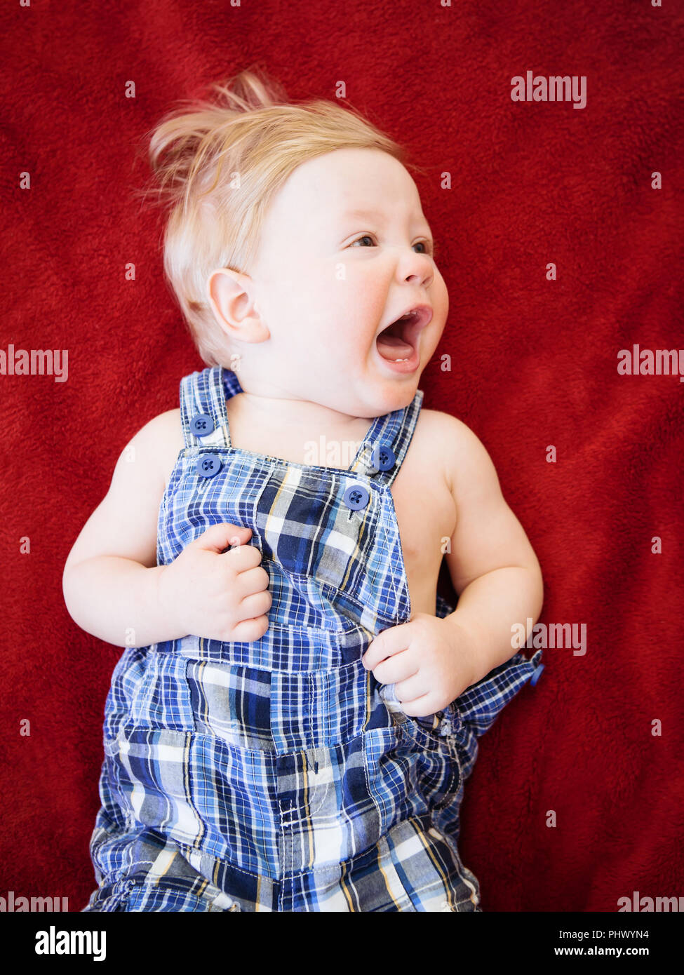 Child screaming floor hi-res stock photography and images - Alamy