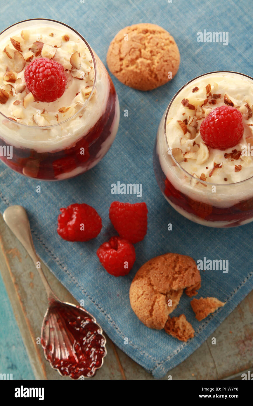 raspberry fruit trifle dessert Stock Photo - Alamy