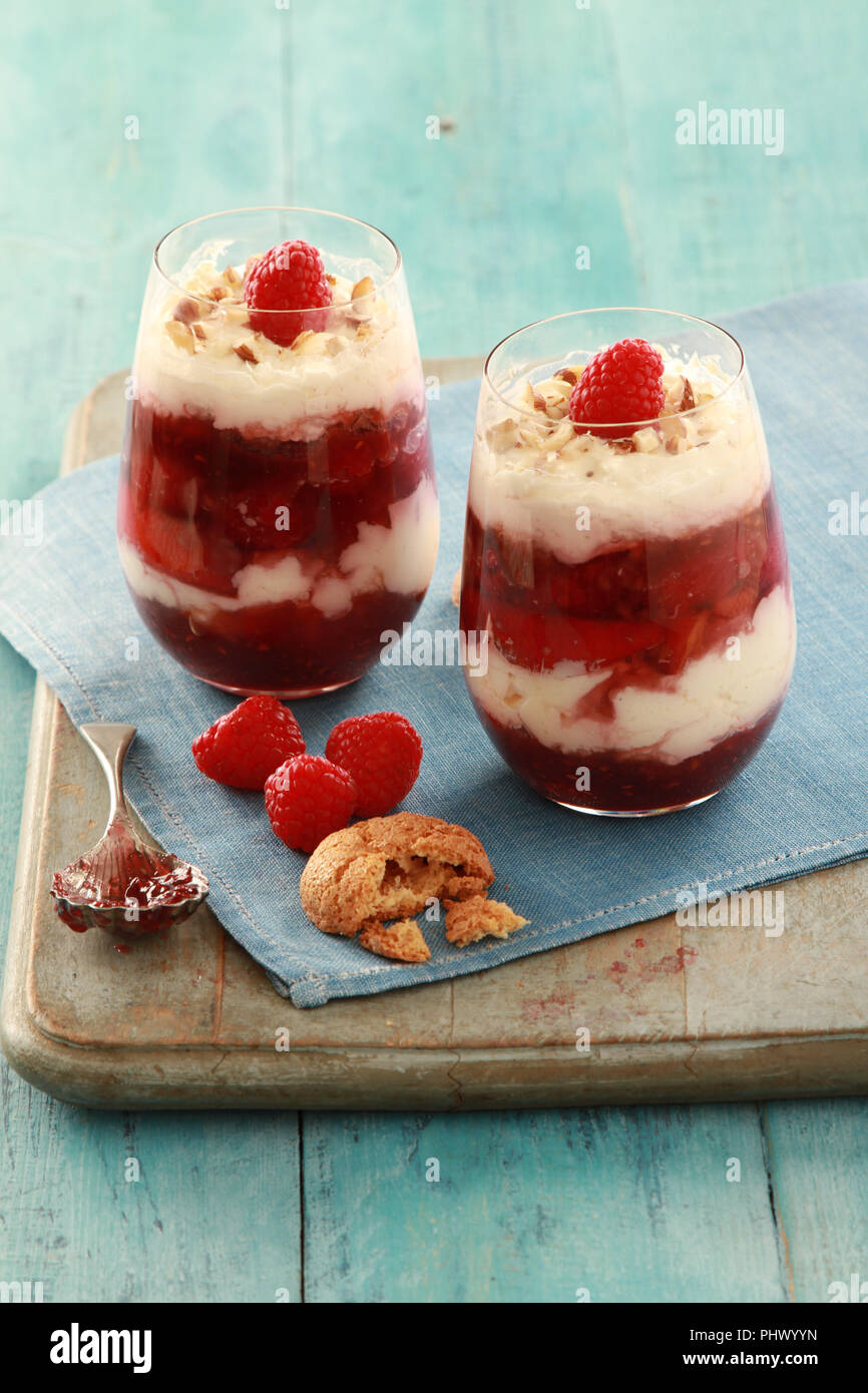 raspberry fruit trifle dessert Stock Photo - Alamy